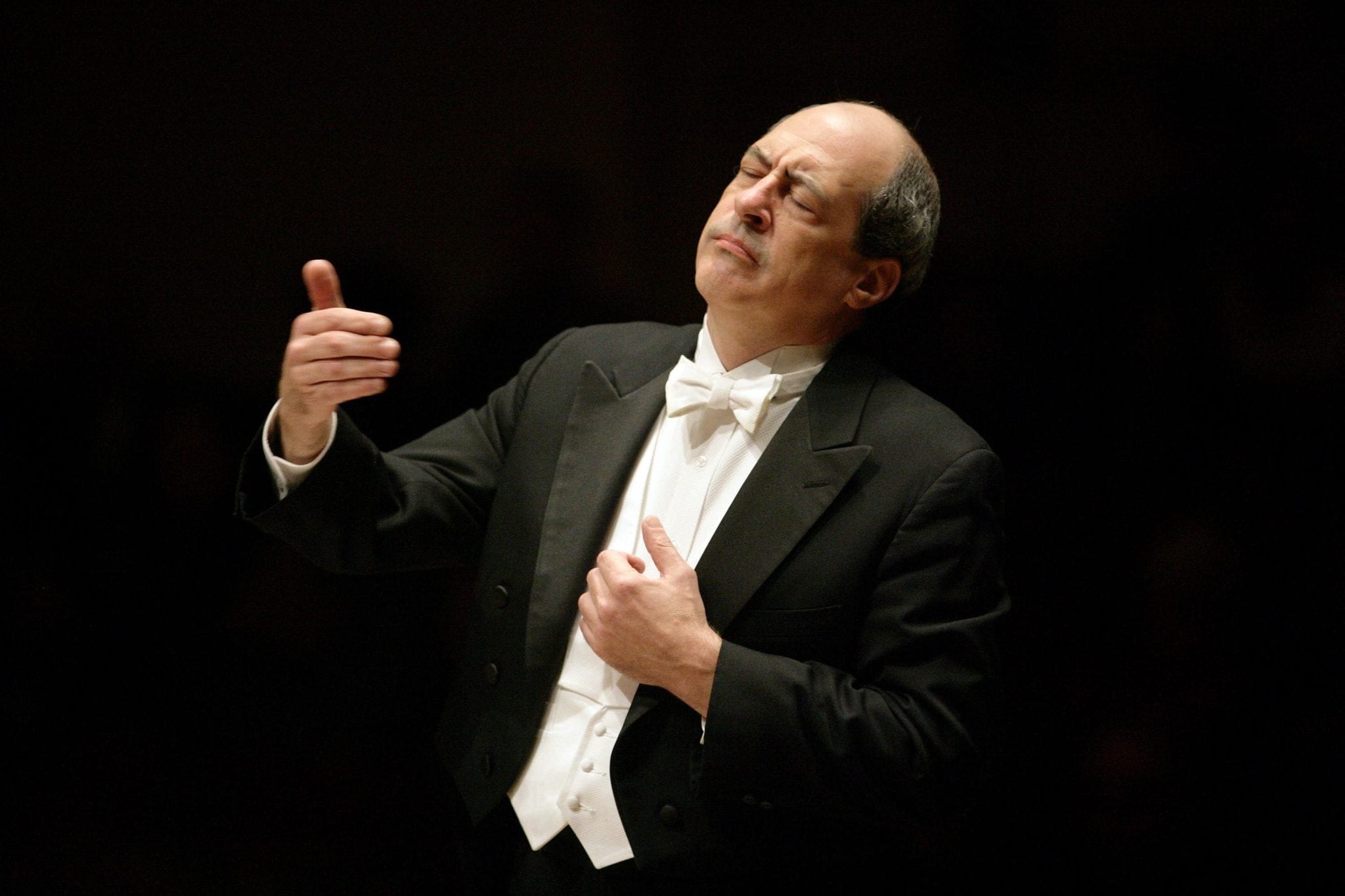 ASO review: Orchestra and Robert Spano, sans baton, give resounding ...