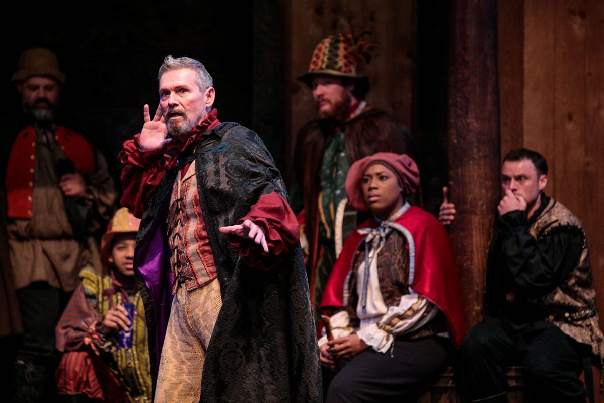 Shakespeare Tavern's new "Hamlet" both embraces and defies tradition ...