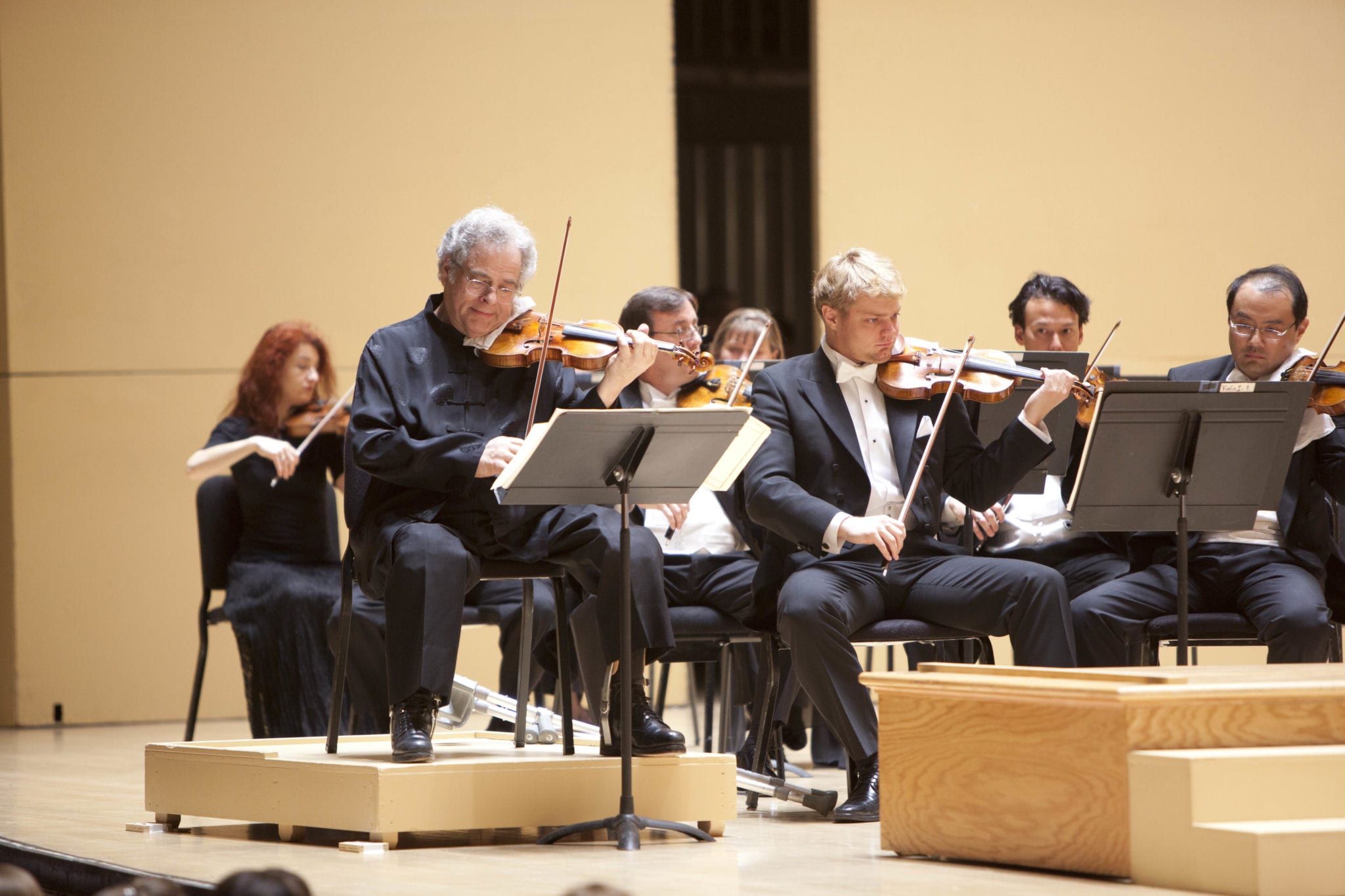 ASO review: Violinist Itzhak Perlman finds his own path as a conductor ...