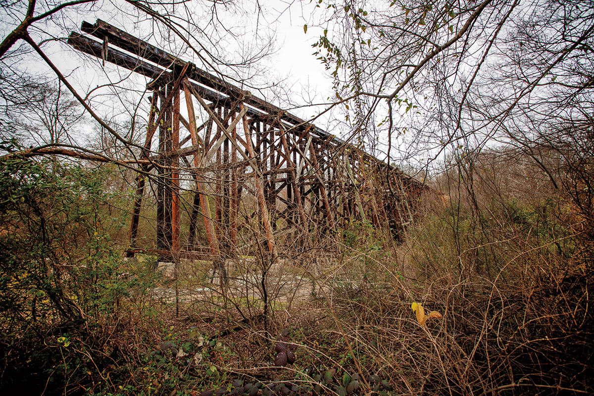 Jason Thrasher captures the beloved ‘Murmur Trestle’ of Athens - ARTS ATL