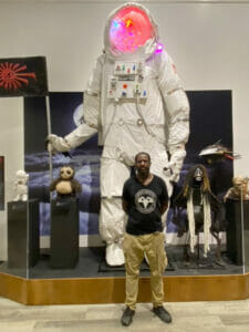 Dig Raymond Carr’s Ninja Puppet style na exibição do Center for ...