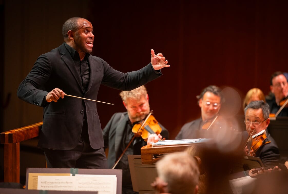 Review: Guest conductor Kazem Abdullah strikes a rich balance with the ...