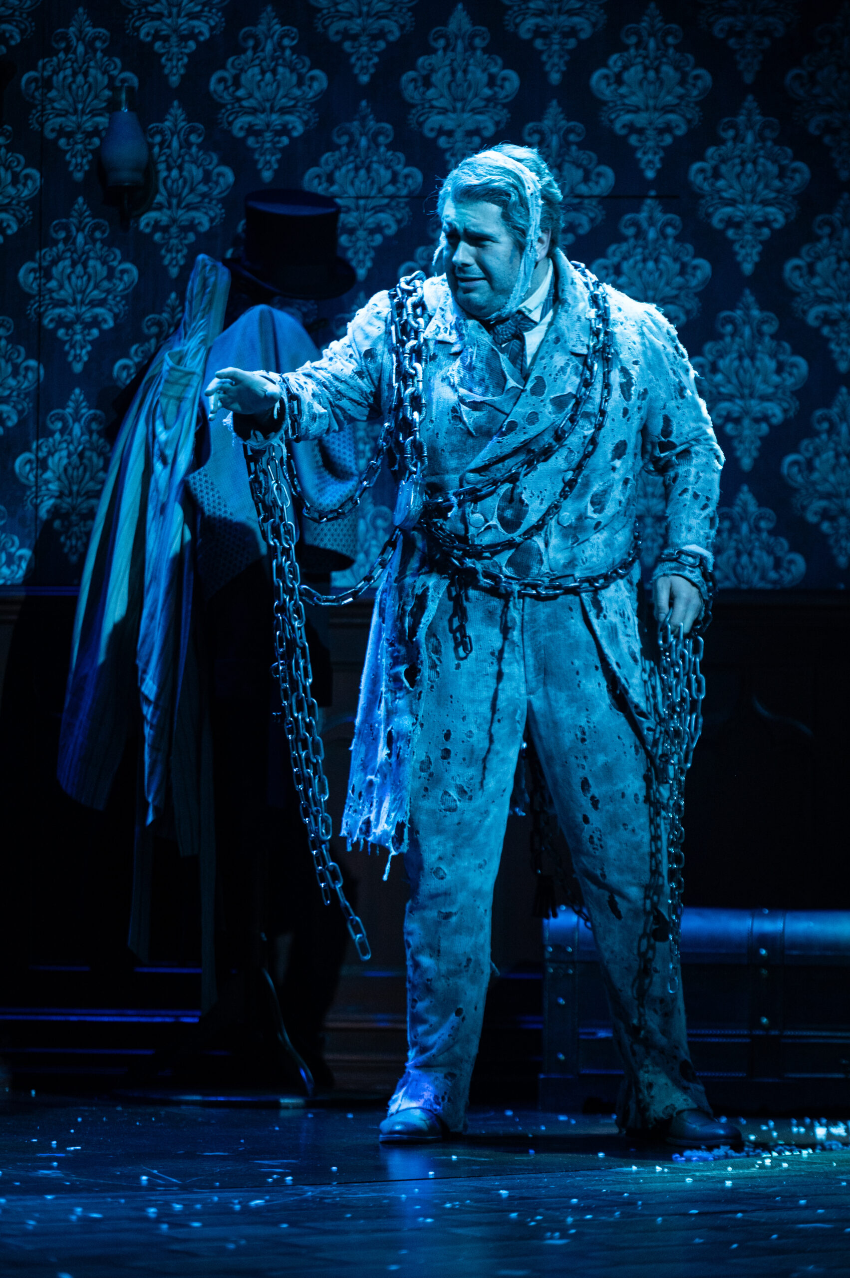 Holiday theater is a wonderland of tech magic - ARTS ATL