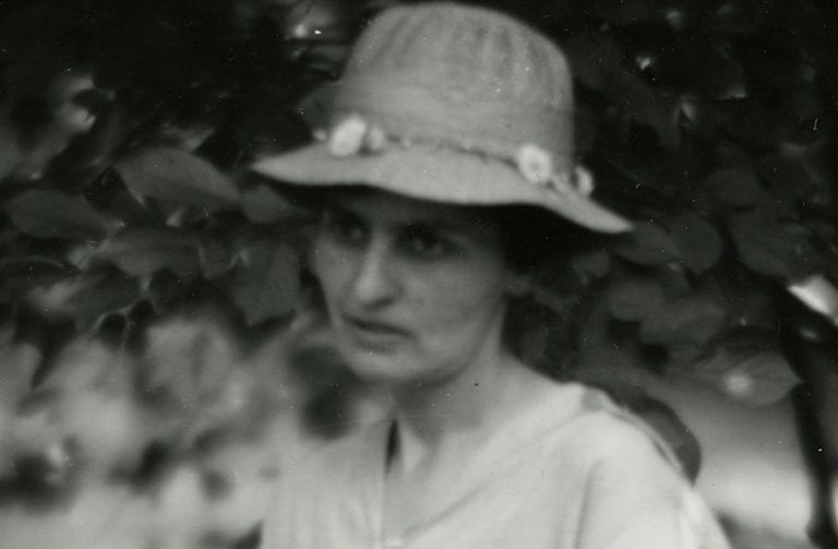 A new exhibition sheds light on early 20th-century photographer Doris ...